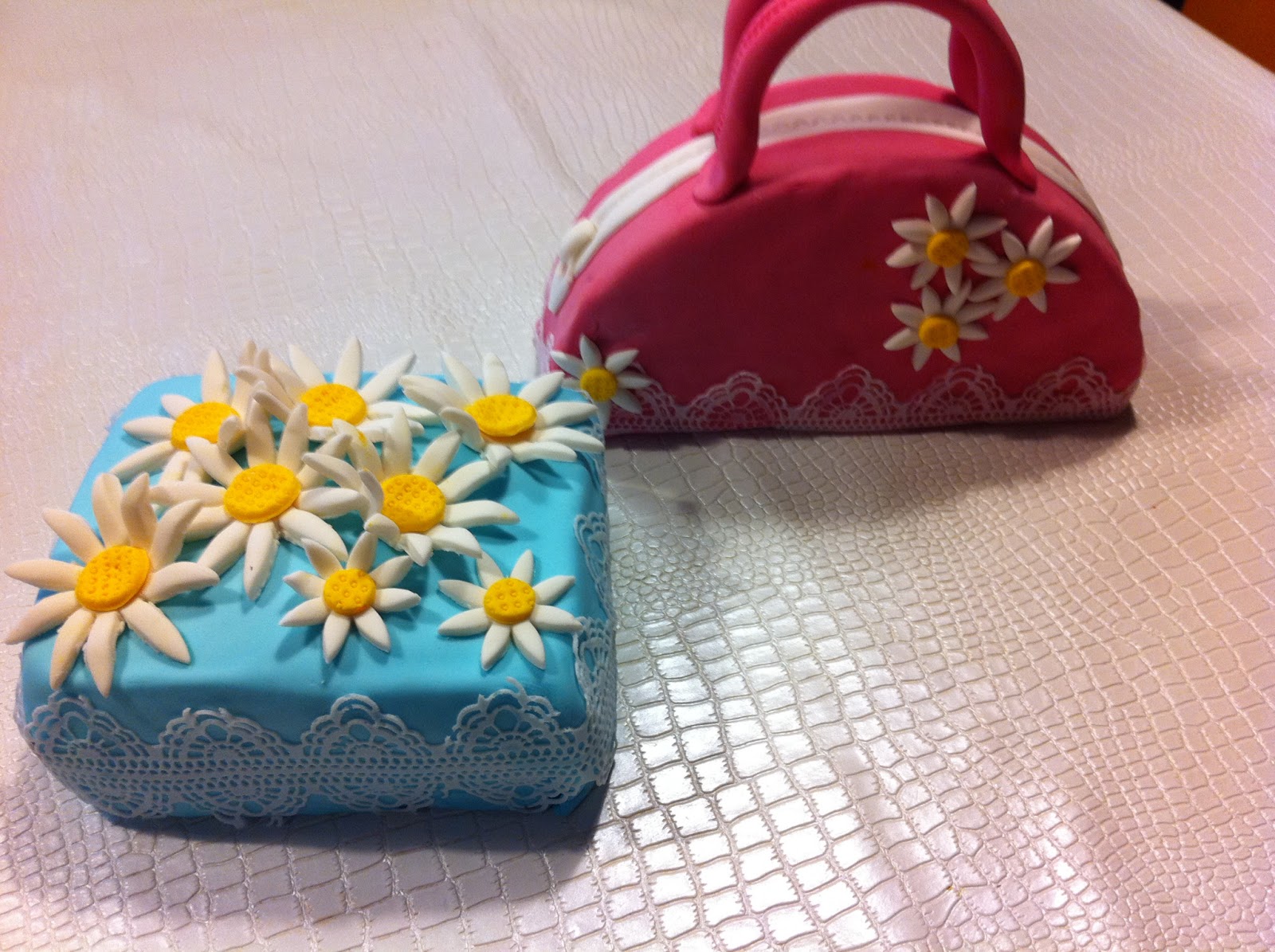 BLAU CAKES: MINI PASTELES