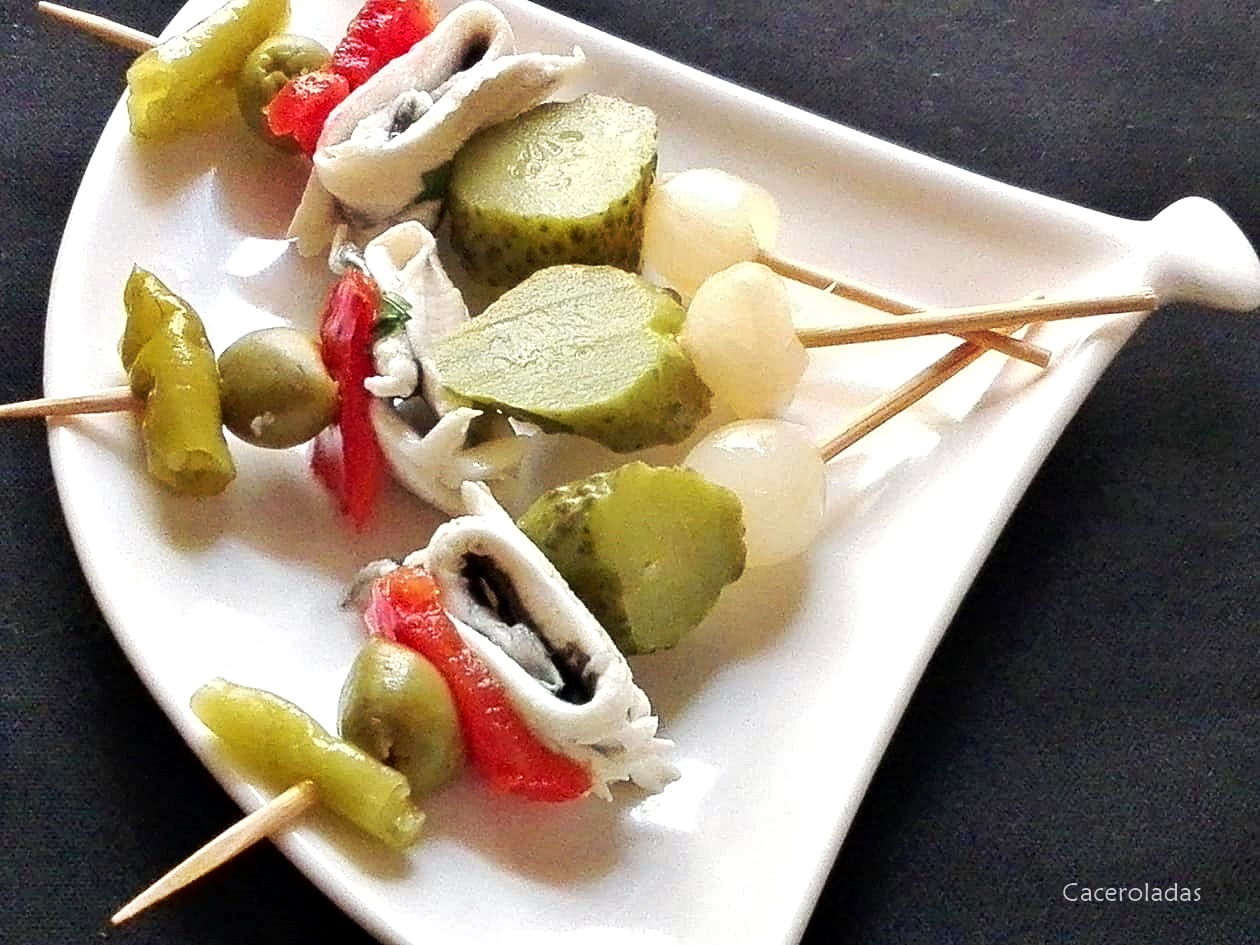 Pinchos fríos con boquerones en vinagre | Caceroladas
