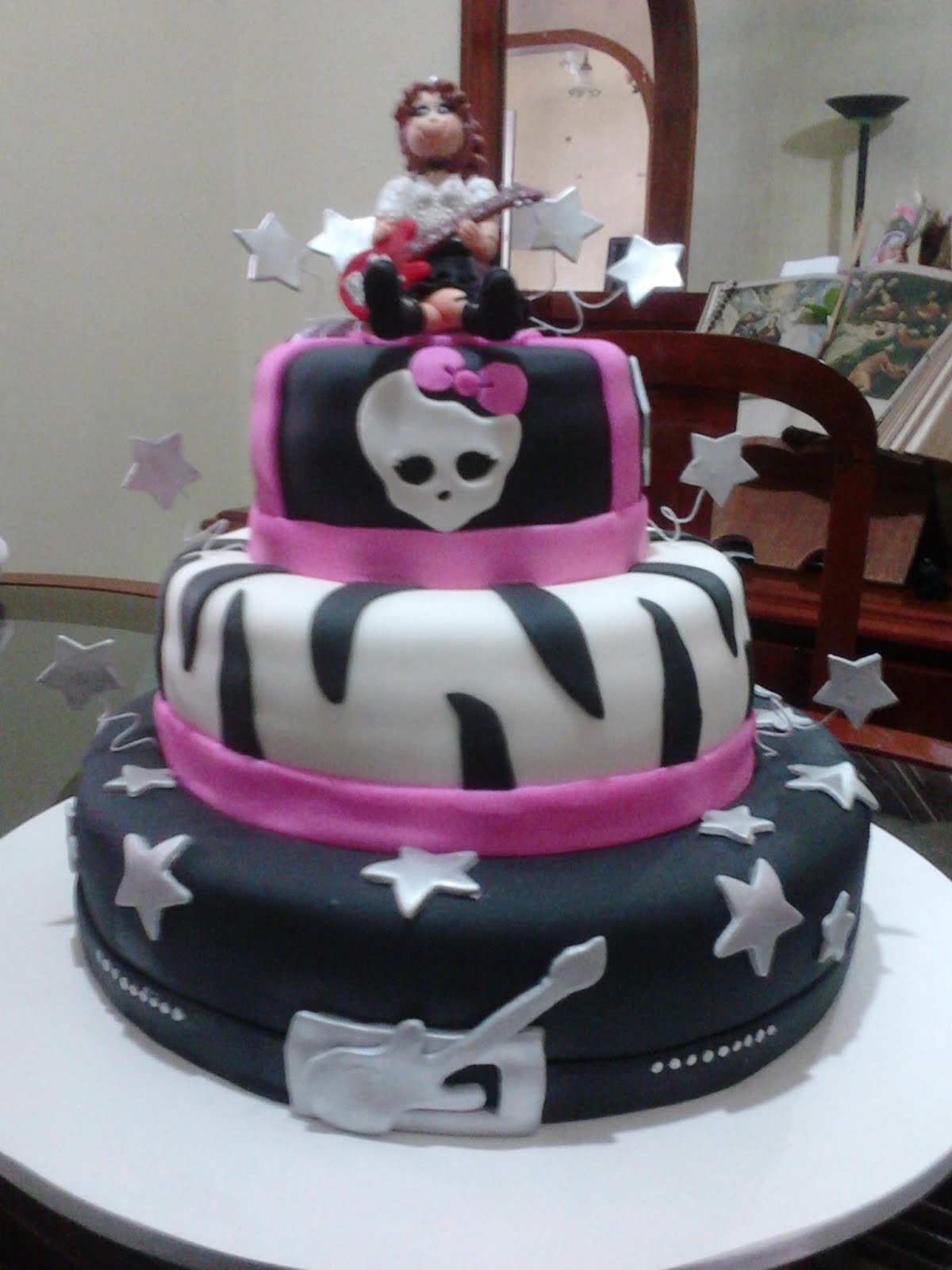 Dryka Bolos : Bolo rock"n"roll para os 15 anos de Pamela