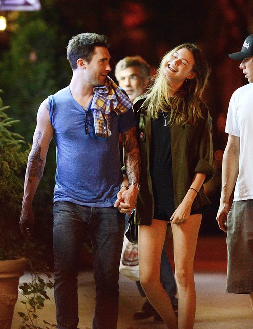 24 City News: Adam Levine And Model Girlfriend