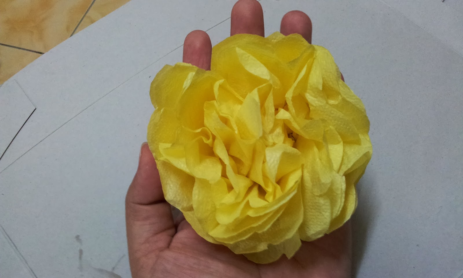 ...Nafira Sayang...: ...Cara-Cara Buat Bunga Tisu...