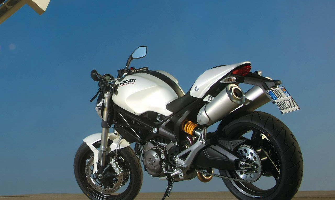 motorcycle: ducati monster 696