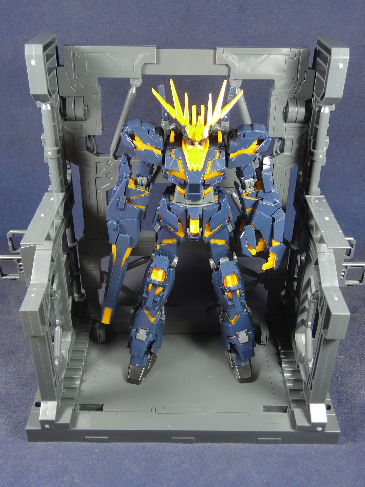 GunplaNovice: Builders Parts Gunpla System Base 001 by Bandai (Review)