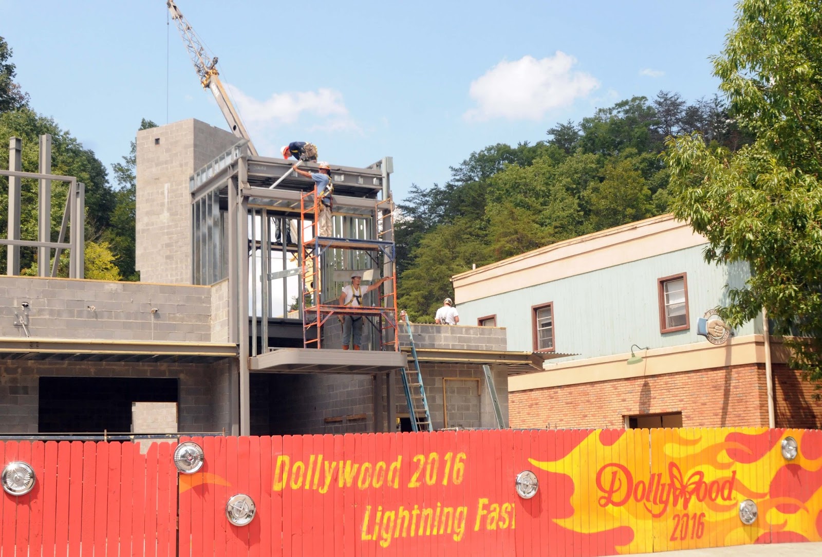 NewsPlusNotes: Scott And Carol Present - A Look At Dollywood's ...