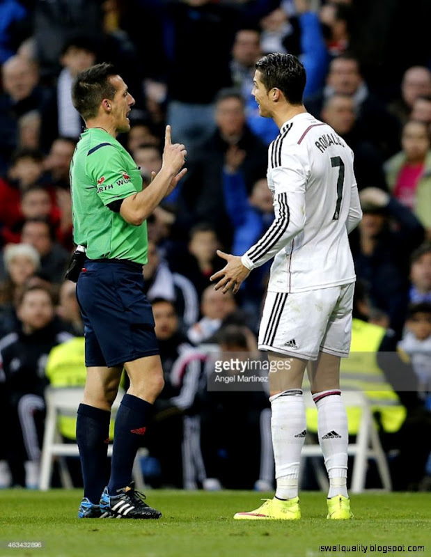Ronaldo Arguing With Referee Hd Wallpaper | Wallpapers Quality