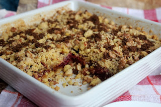 Crumble cu prune si caramel - LauraSweets.ro