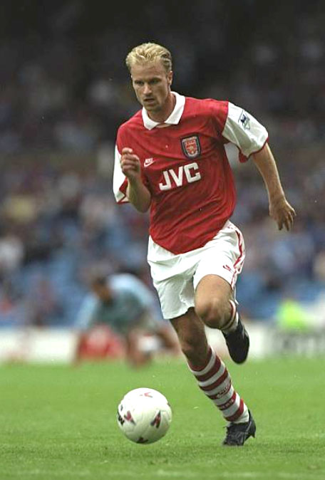 elFutbloglin: DORSALES MÍTICOS: 10 Bergkamp