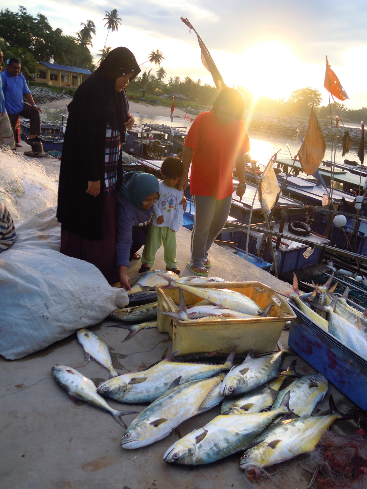 KELUARGA MANNCHAQ: Sepagi di Jeti Nelayan Telok Gong, Masjid Tanah, Melaka