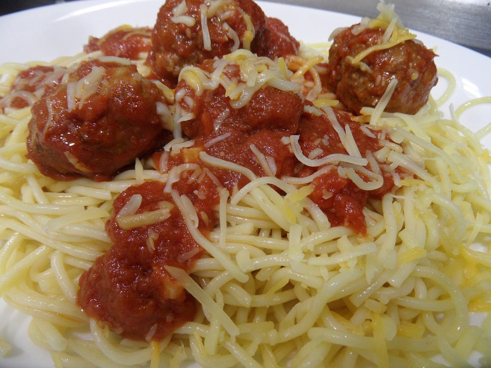 Cocina 3 Generaciones: ESPAGUETIS CON ALBONDIGAS (SPAGHETTI MEATBALLS)