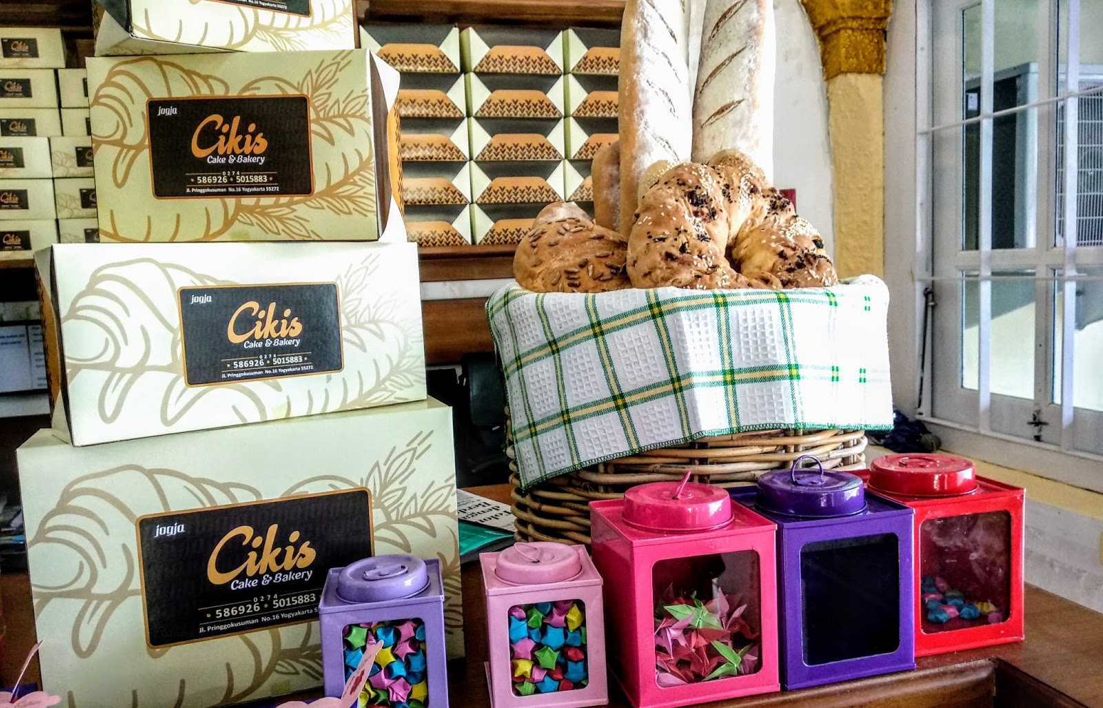 Berburu Aneka Roti dan Kue di Cikis Cake & Bakery Jogja - CAH YOGYA