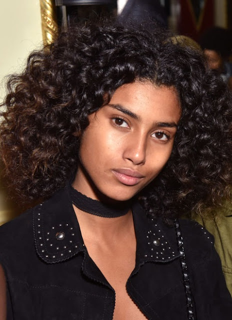 7 Model Rambut Keriting Warna Hitam Seperti Mahkota Berukir