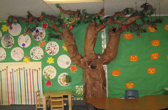 Teaching The Little People: Apples on the Tree