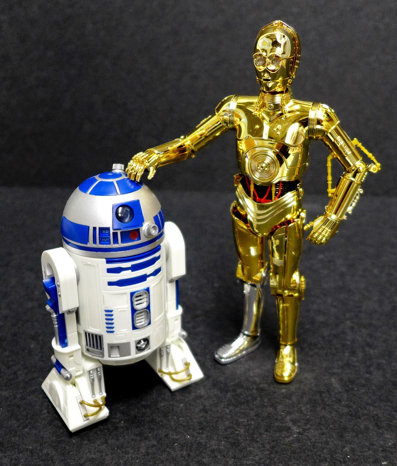 Customtecture: Bandai R2-D2 Model Kit (Black Series Comparison)