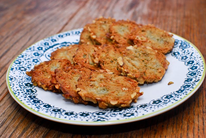 Eat, Run, Read: Blue Cheese and Walnut Crackers