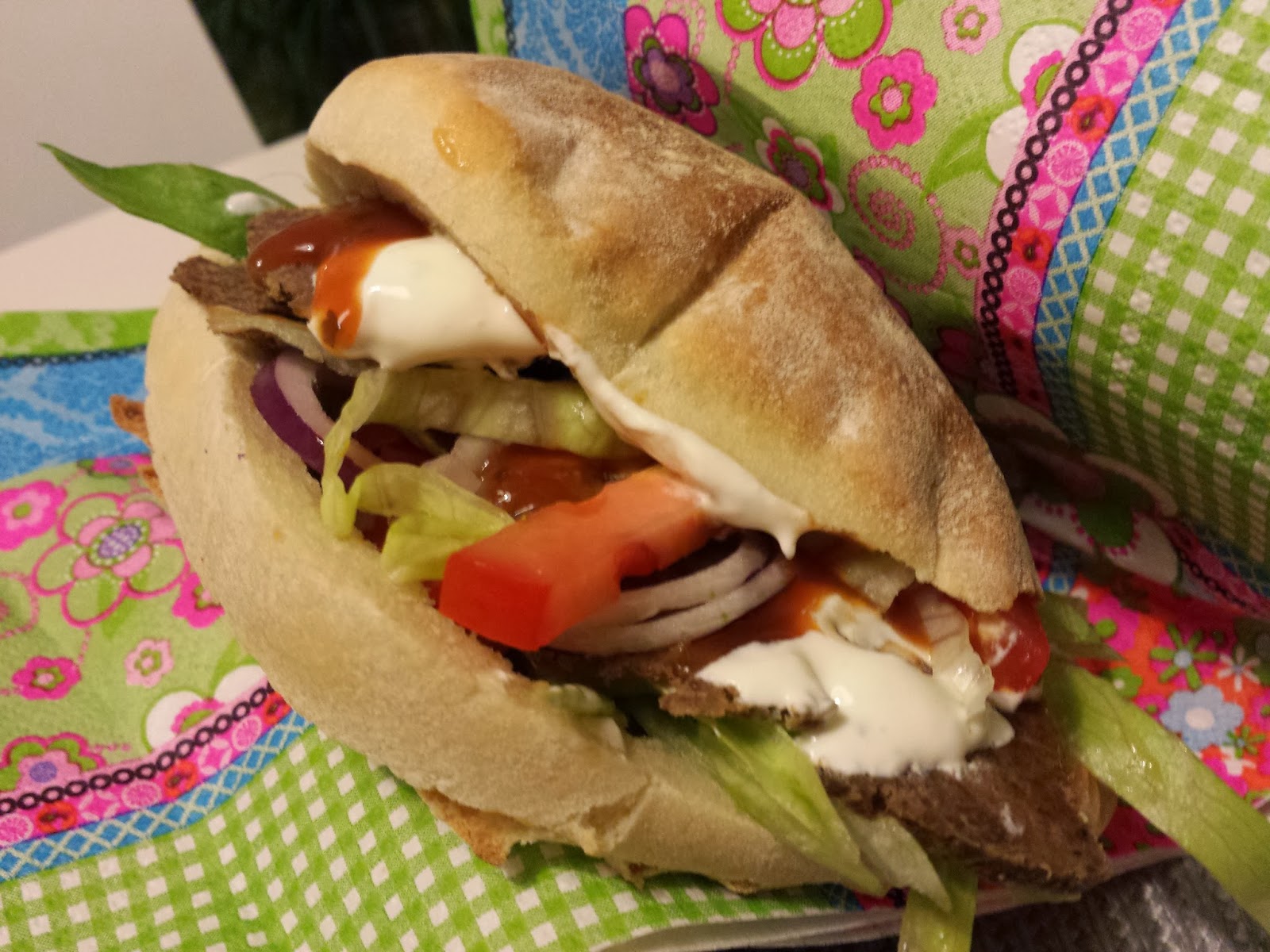 pitaleivät ja kebabliha