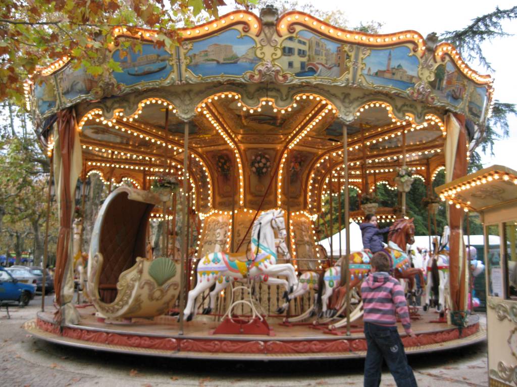 Tendría que ser así: EL CARRUSEL DE LA PLAZA DEL OLMO