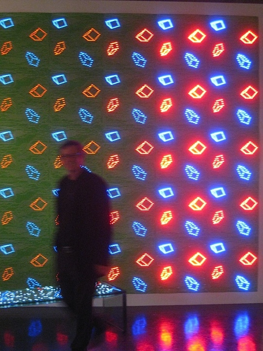 If It's Hip, It's Here (Archives): LED Wallpaper Is Now A Reality. Ingo ...