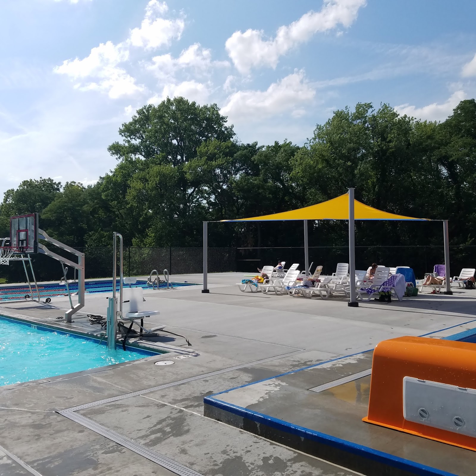 Play St. Louis: The Cove at St. Peters Pool, St. Peters