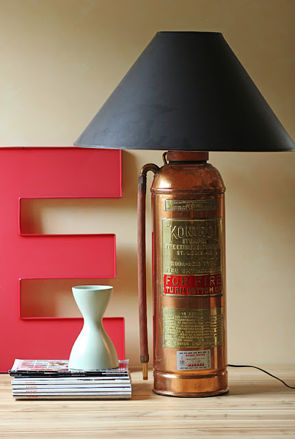 Modish Vintage: DIY: vintage fire extinguisher lamp
