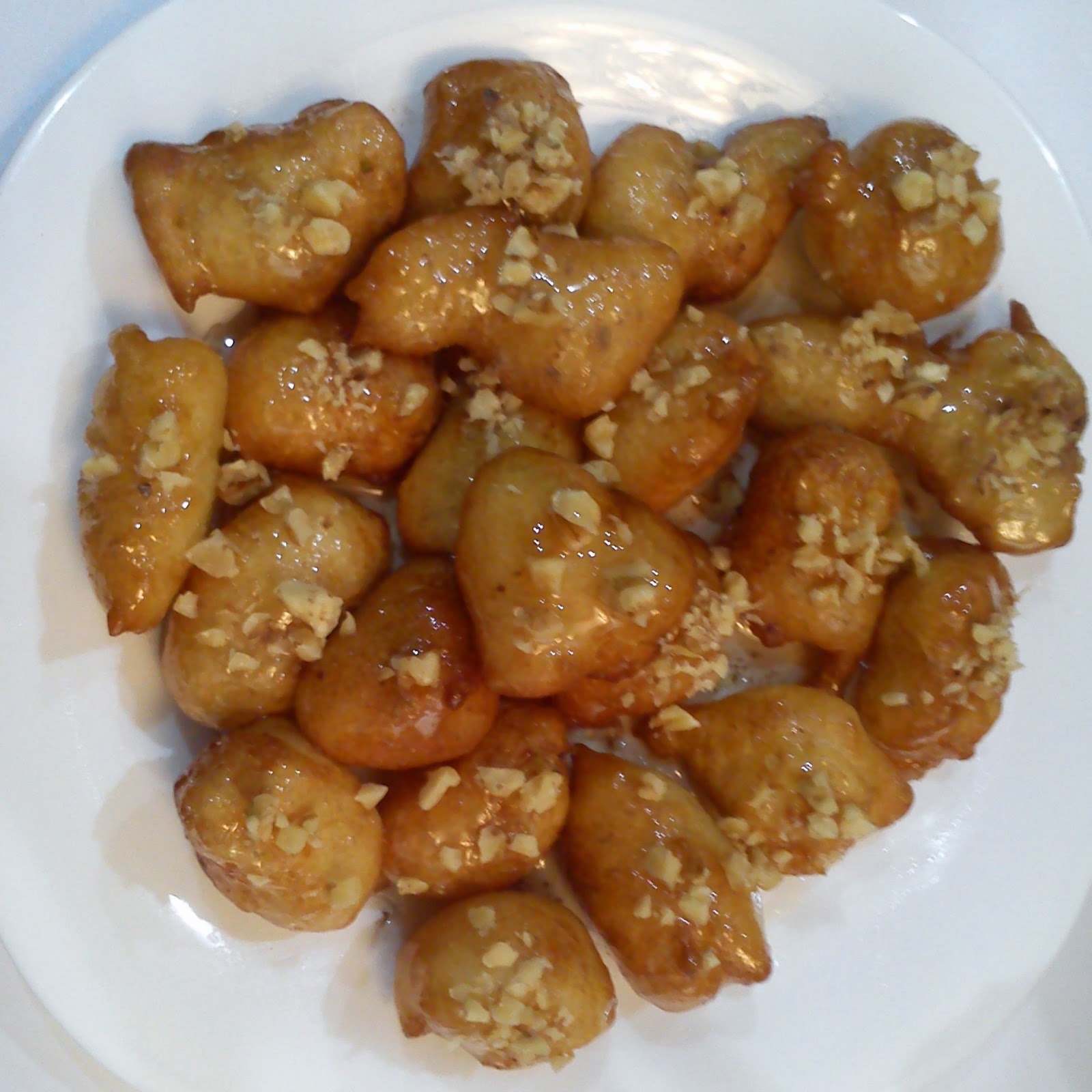 sarguna's fantabulous kitchen: Loukoumades-Greek Doughnuts