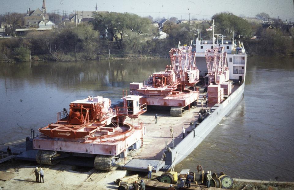 Industrial History: RORO and LOLO Ships