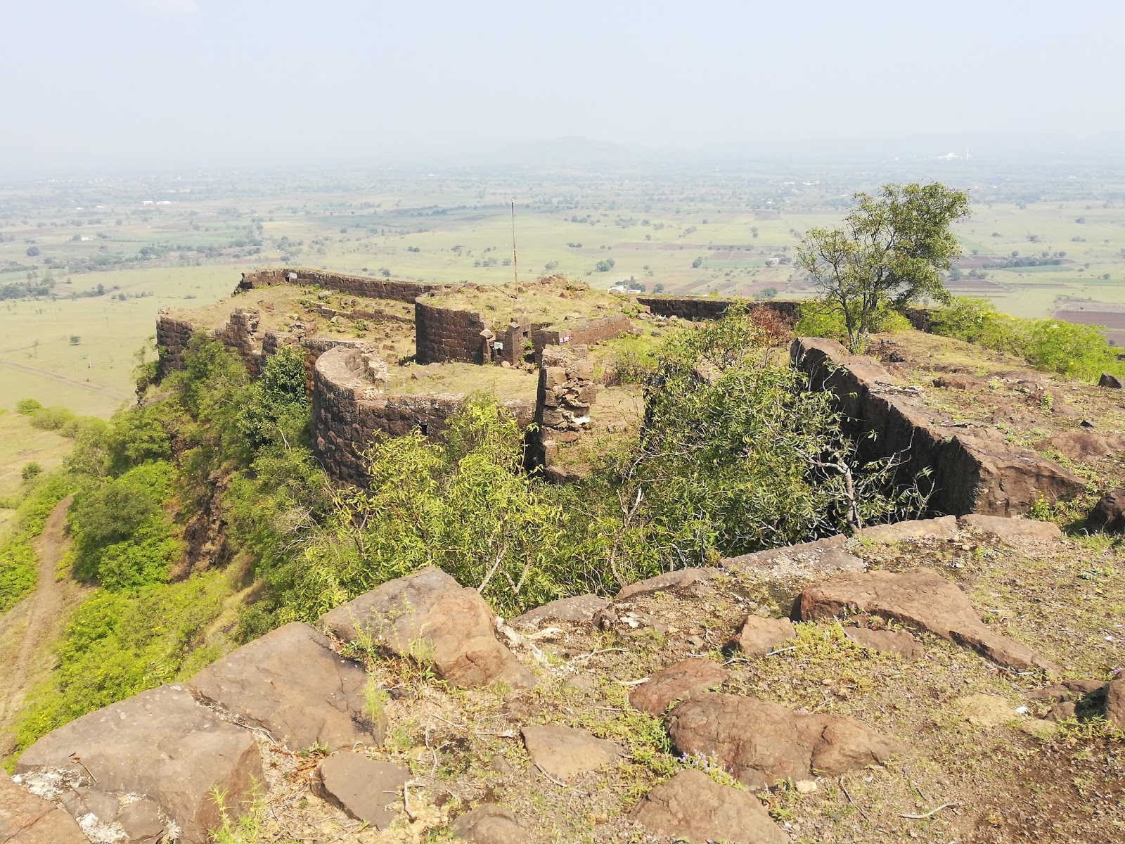 डोंगर भाऊ ( Dongar Bhau ): माणदेशातले किल्ले (भाग - १) Vardhangad ...