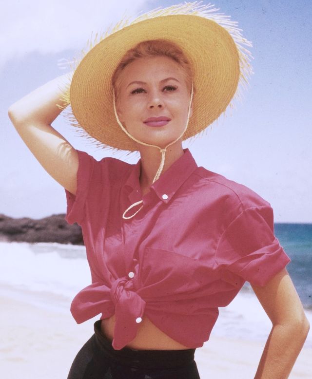 40 Fascinating Color Photographs of a Young Mitzi Gaynor in the 1950s ...