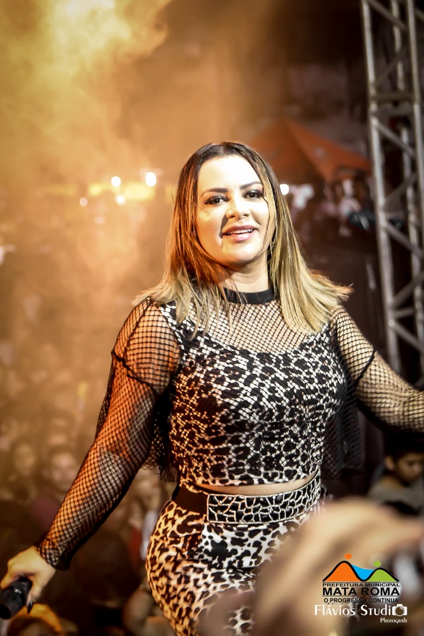 Fotos: Márcia Felipe faz grande show e atrai multidão histórica no ...