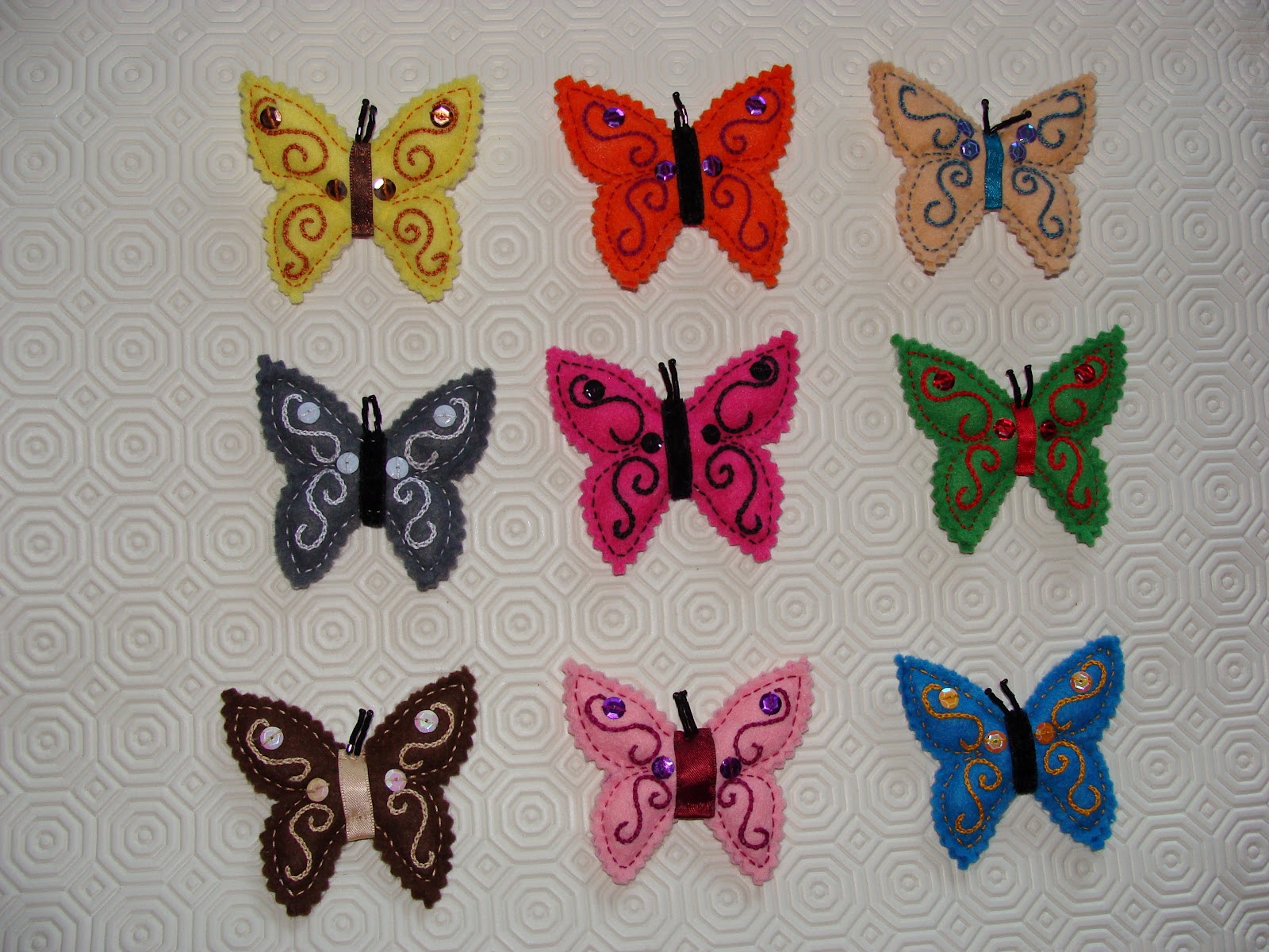 Ana M Ferri-broches de fieltro: ** LAS MARIPOSAS PRECIOSAS