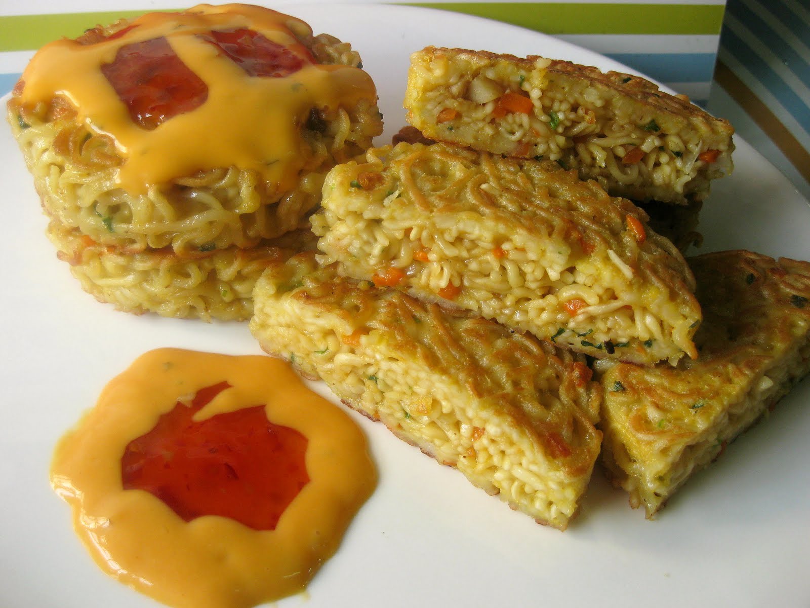RESEPI NENNIE KHUZAIFAH: Murtabak mini maggi