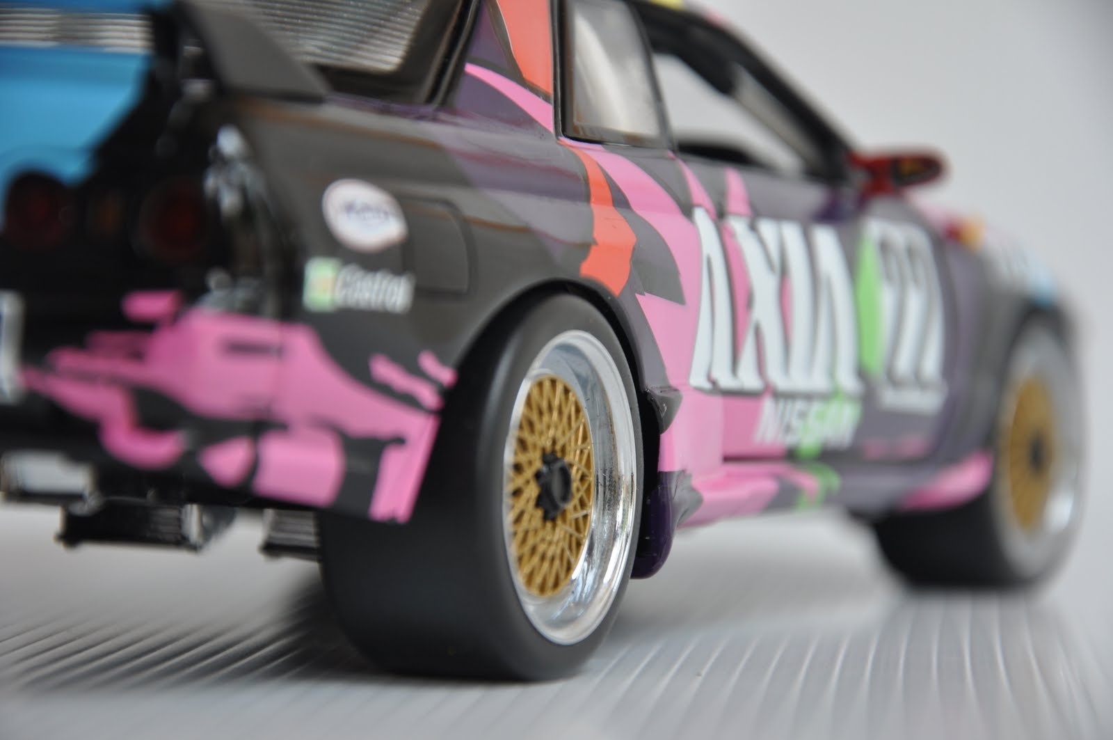 AKID DIECAST WORLD: 1:18 KYOSHO NISSAN SKYLINE GT-R R32 AXIA (LIMITED ...