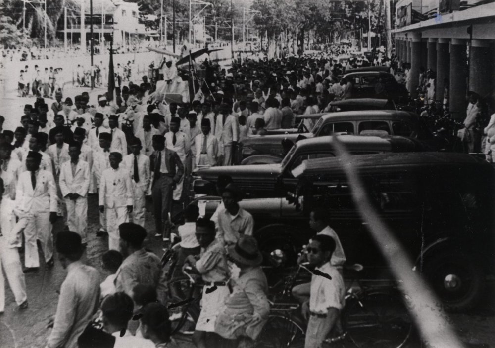 Indonesia Zaman Doeloe: Pemakaman Muhammad Husni Thamrin 5: massa ...