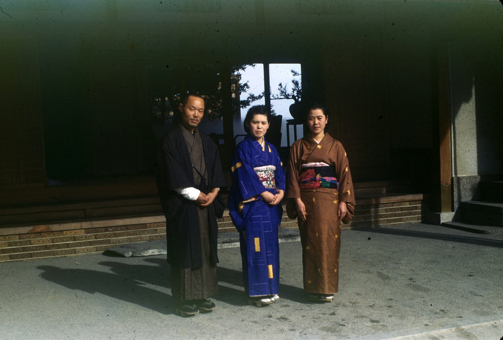 Rare Color Photographs Document Everyday Life in Japan in the Late ...