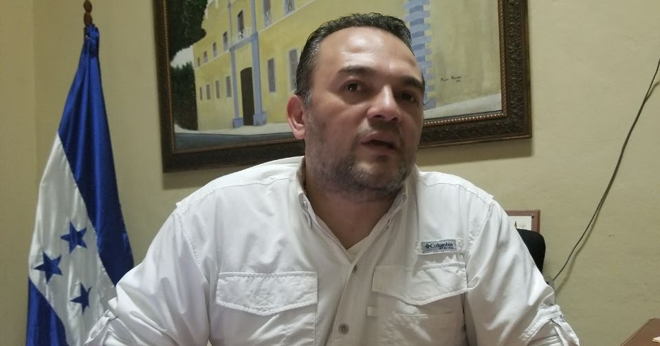 El Personaje de la Semana... Dr, Edwin Cruz, Director del Hospital ...