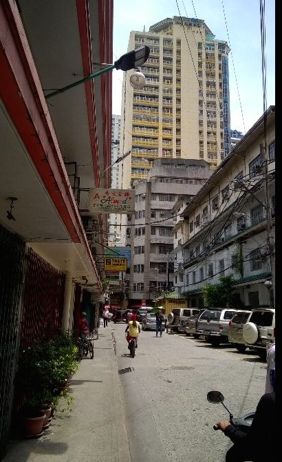 Pork in the Road: My plate runneth over -- a Pinoy "schnitzel" at Tasty ...