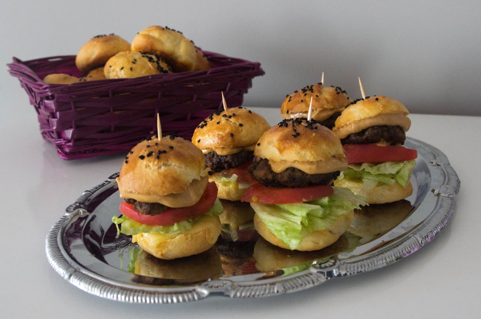 Moje Menu: Mini burgery BBQ i bułeczki hamburgerowe