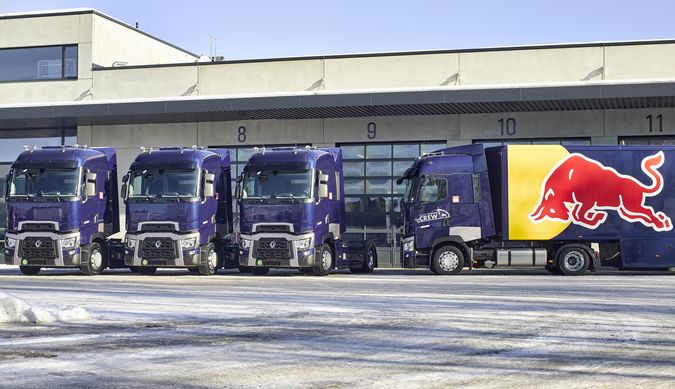Renault entrega novos caminhões a Red Bull Racing