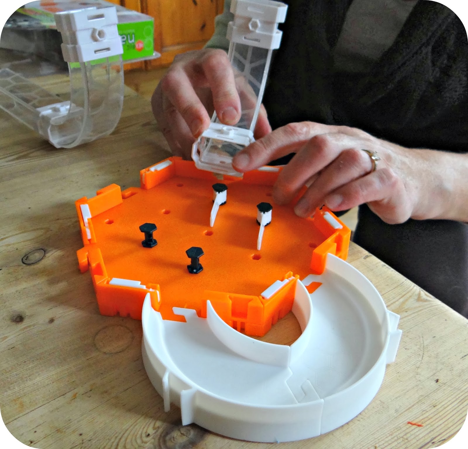 Life Unexpected: The Hexbug: Nano V2 Gravity Loop Set Review