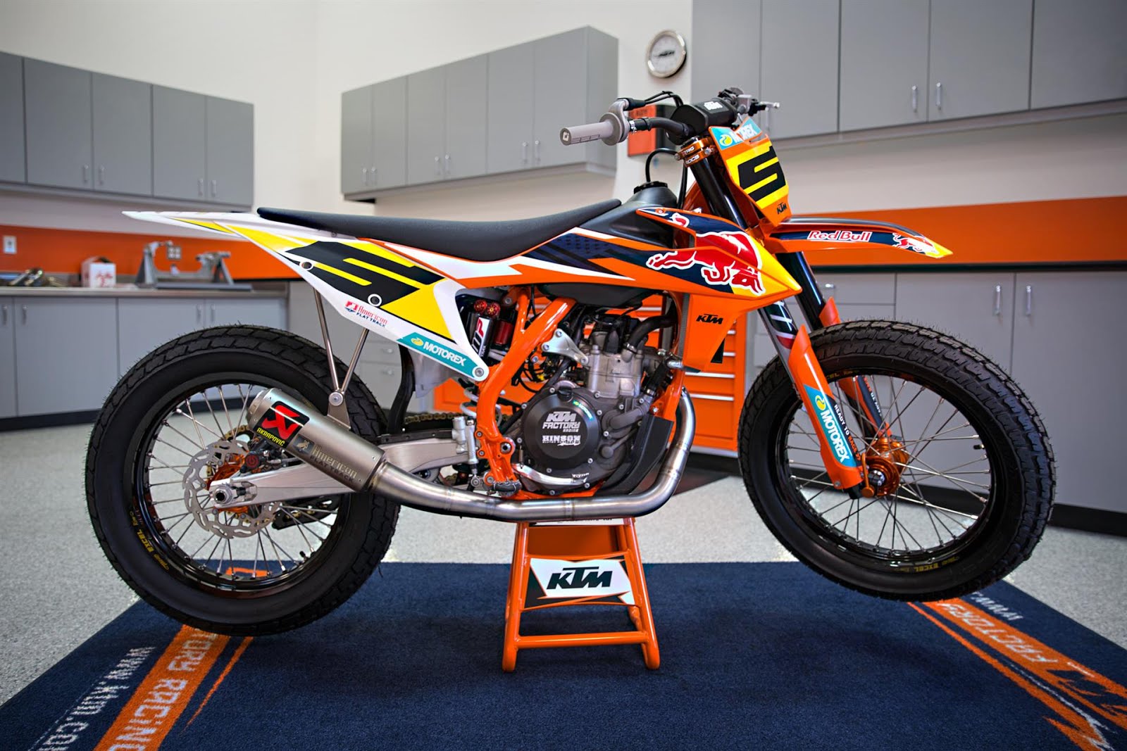 POPPA WHEELIE: KTM Official Factory Team in 2019