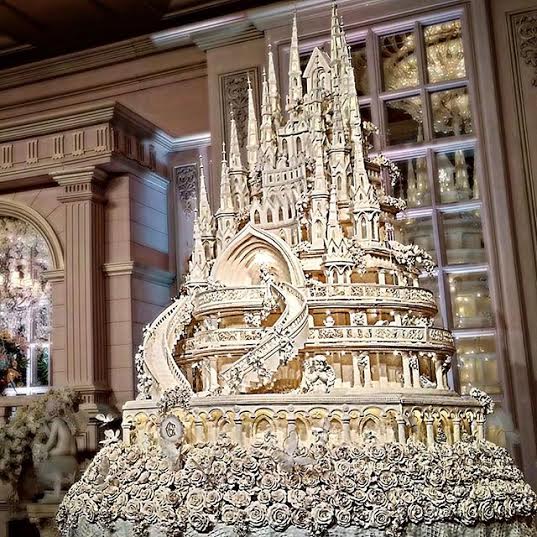 Suzy Homefaker: Cathedral Church wedding cake