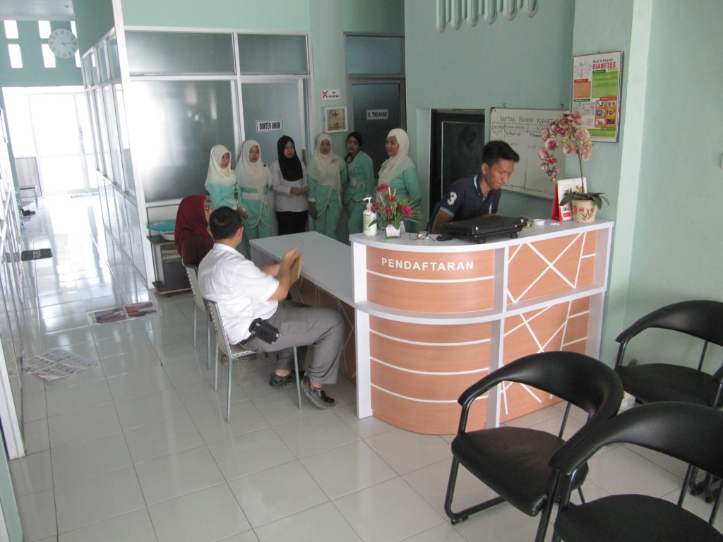 Meja Customer Sevice Untuk Ruang Sempit - Furniture Kantor Semarang ...