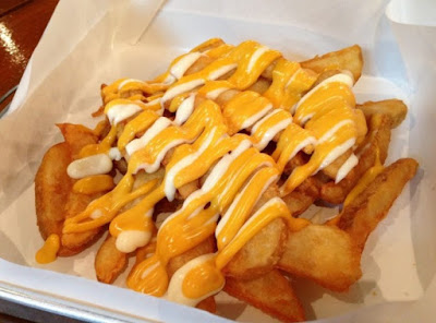 必学! 原来 Cheesy Wedges 做法那么简单 尤其是那独特的 Cheese 酱~超Yummy呐! 绝对不输给 KFC~