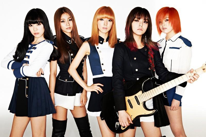 AOA band performs "Get Out" on Inkgiayo | Daily K Pop News