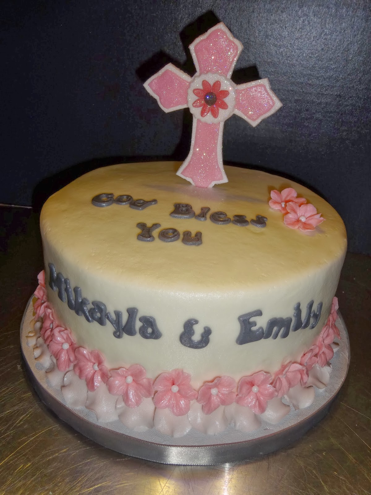 Cakes by Paula: Girls Confirmation and matching cupcakes