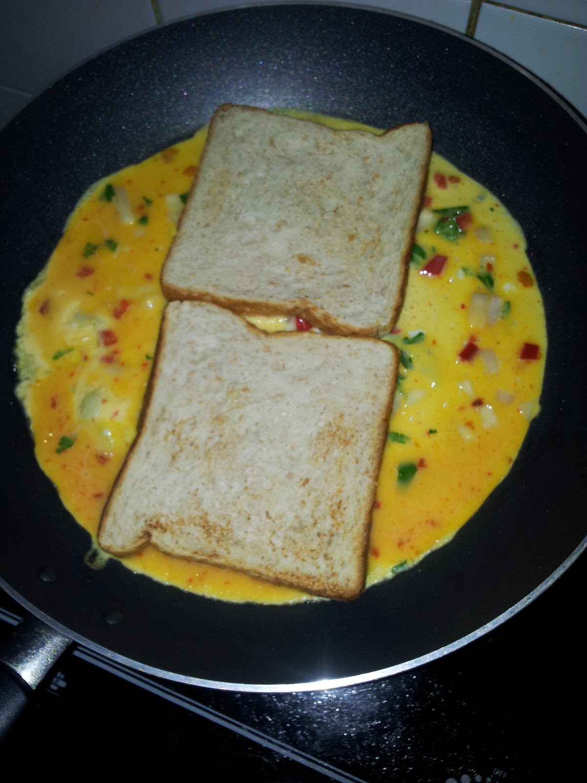 Sumanarthy's Kitchen: Bread Omelette