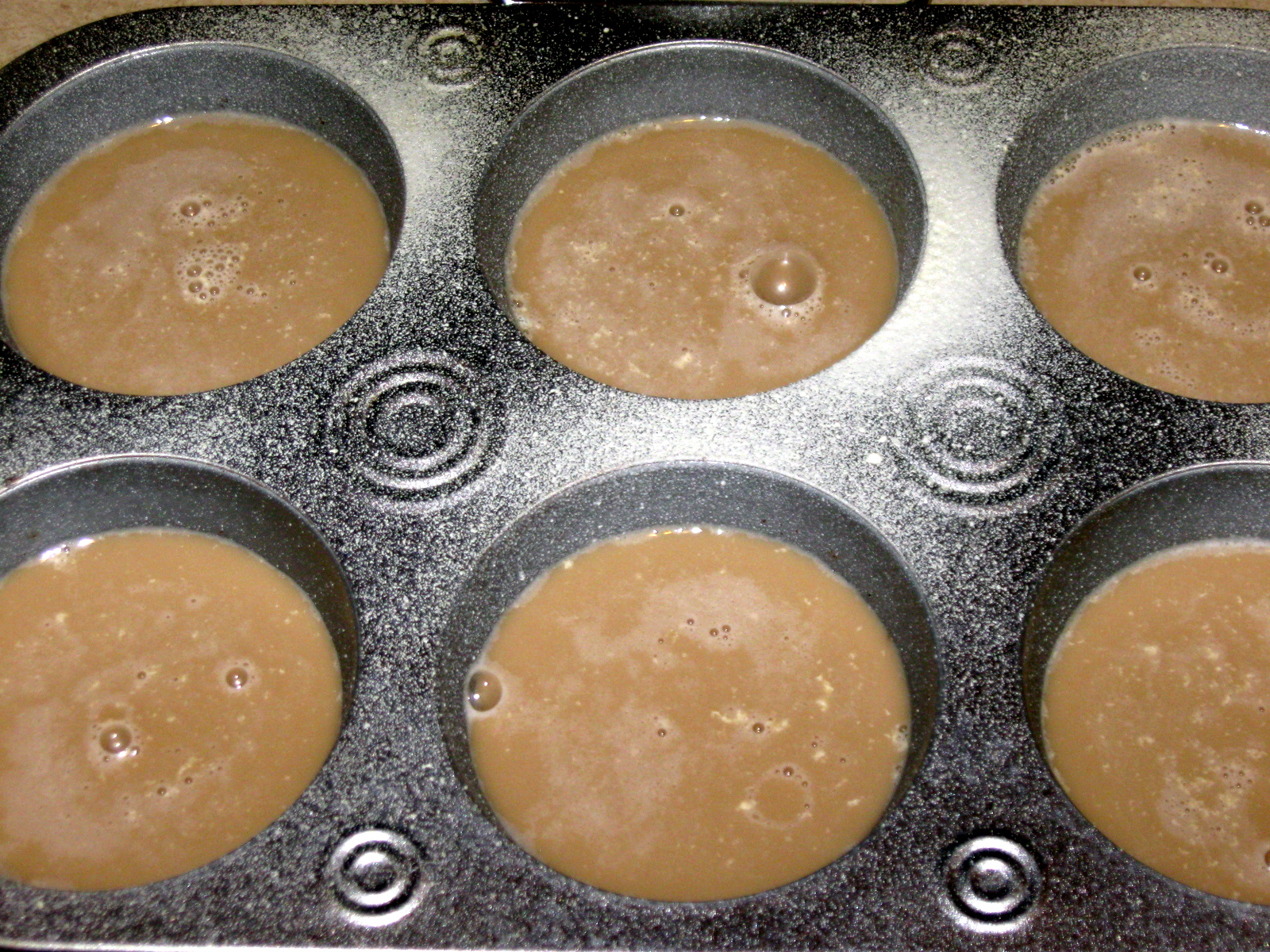 Qsinera: Kutsinta and Putong Calasiao (Putong Puti or Rice Muffin)