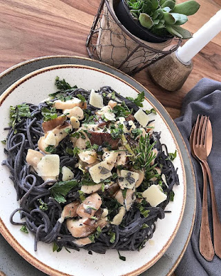 GATIM, MANCAM, SAVURAM: Paste cu hribi