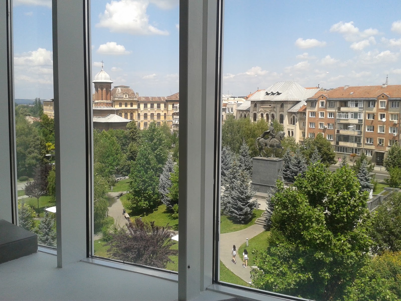 PREZENTUL VIETII: Superba privesliste de la etajul 3 al Mall Mercur Craiova