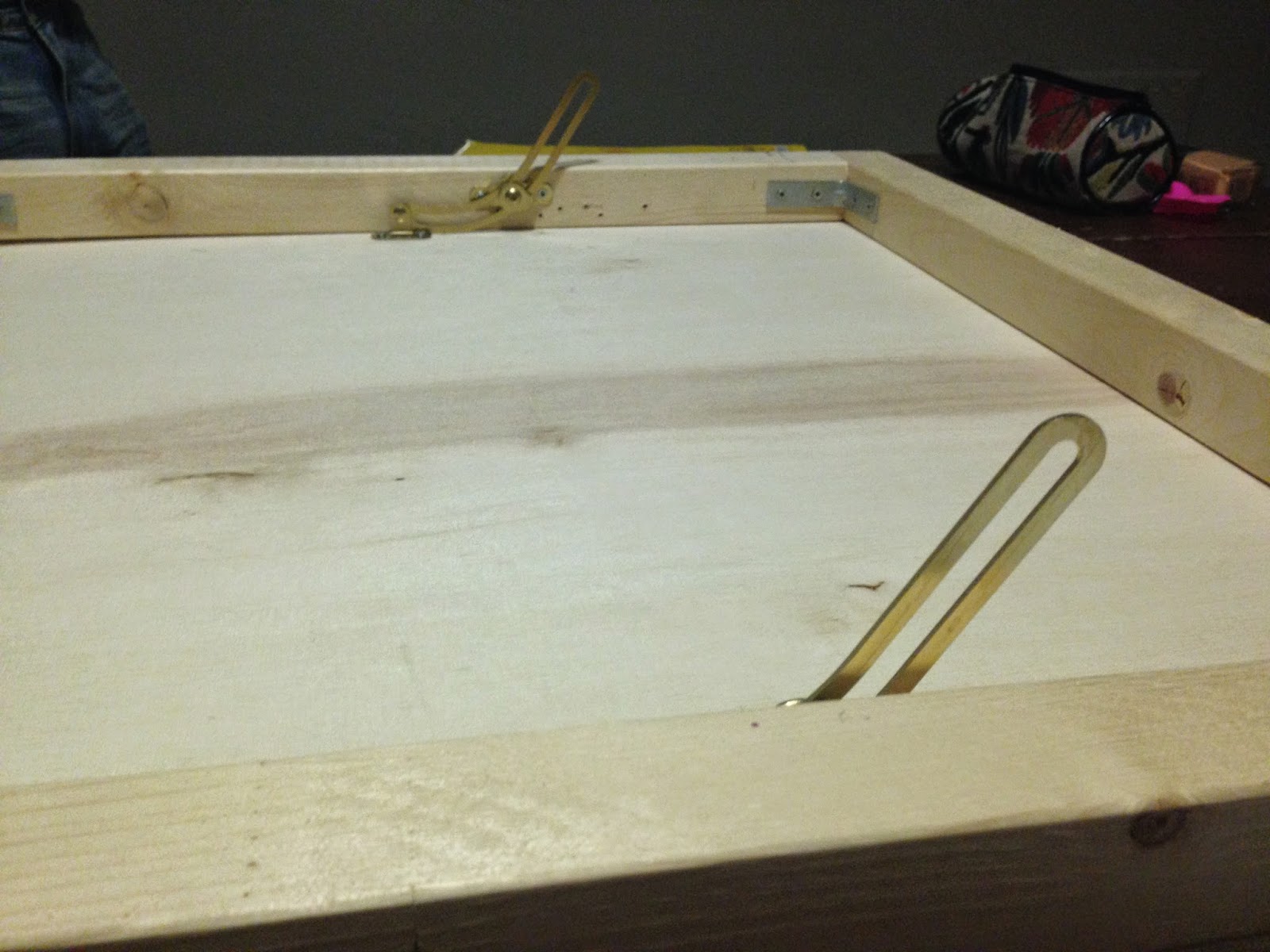 Pandora's Box of DIY: Portable Drafting Table