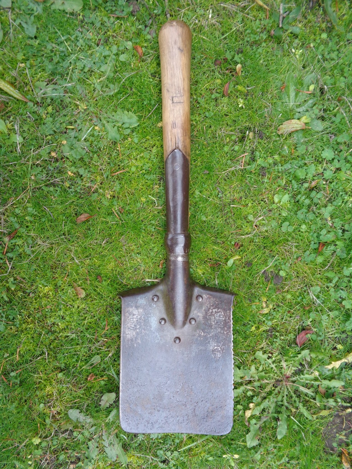 Four Bees: Imperial Russan Trench Spade - Shovel, 1916, К Ш, Saw Tooth ...